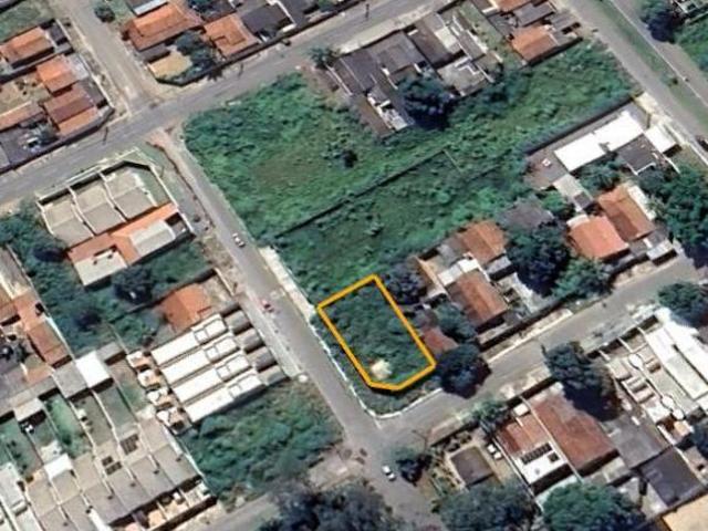 Terreno de esquina, plano, murado, projeto para 3 casas, Bairro Independência, Aparecida de Goiânia