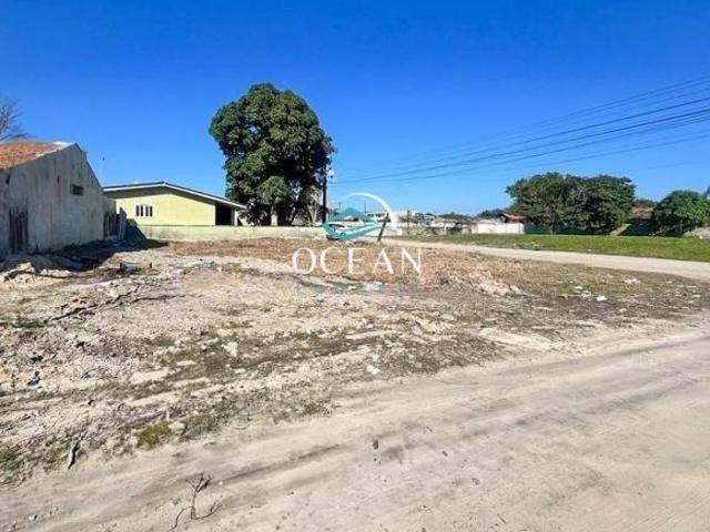 Terreno de esquina próximo ao mar