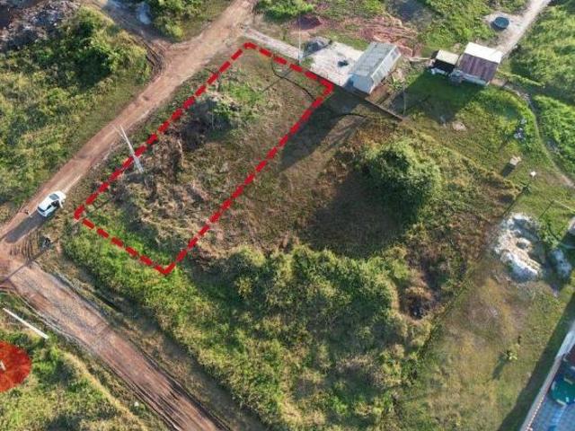 Terreno de esquina próximo da praia