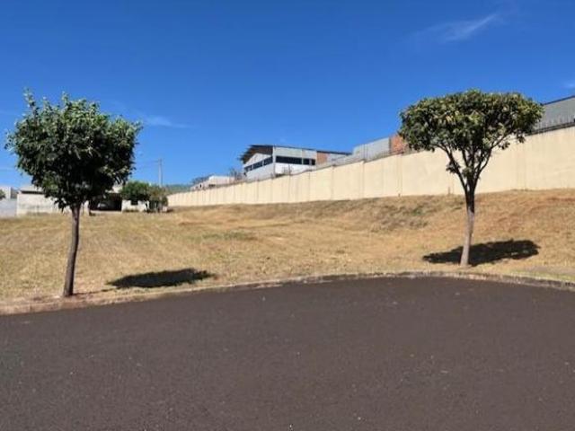 Terreno de ilha no Cond Terras de San Pedro | É aqui na Imobiliária Rosa e Rangel