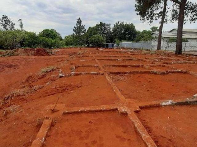 Terreno de Ponta de picolé. 11 mil metros. Escriturado com fundação adiantada