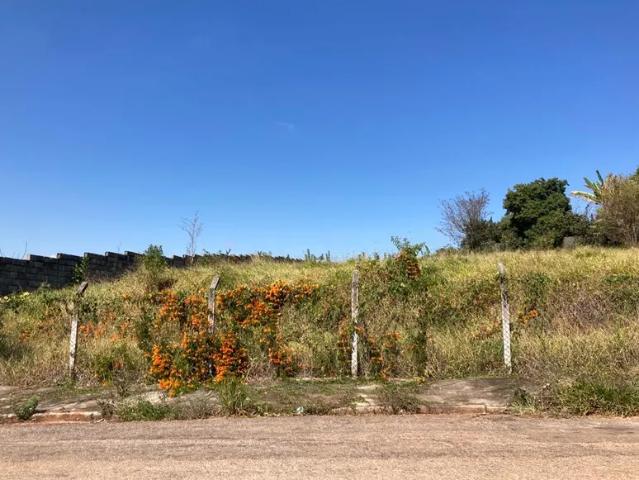Terreno de 1000m2 com matrícula e escritura dentro da cidade a 05 minutos do centro em Taubaté SP