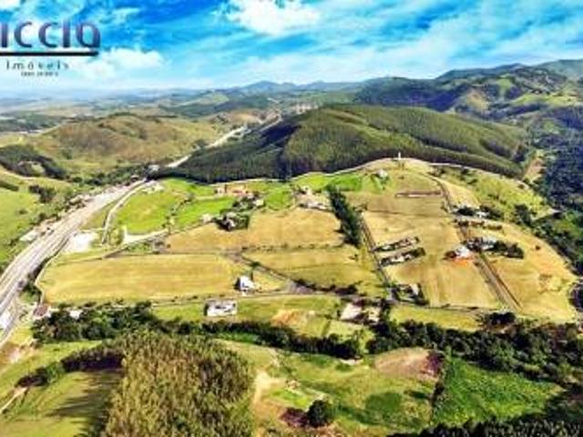 Terreno de 1028m2 no Village Parahybuna