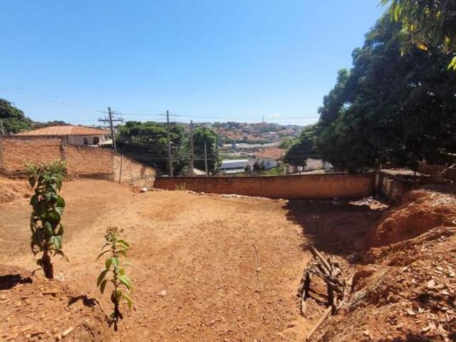 Terreno de 1070m² no bairro Goiânia AMC561