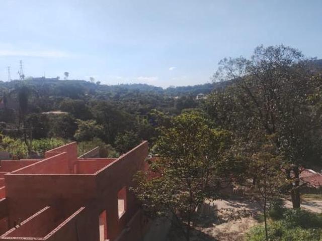 TERRENO DE 1116M2 COM CASA INACABADA