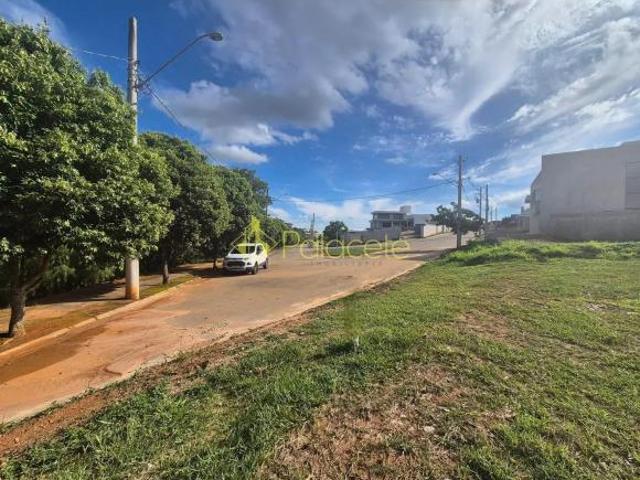 Terreno de 1219m² no Condomínio Colonial Village 2, ao Lado da Área Verde, em Localização Privilegia
