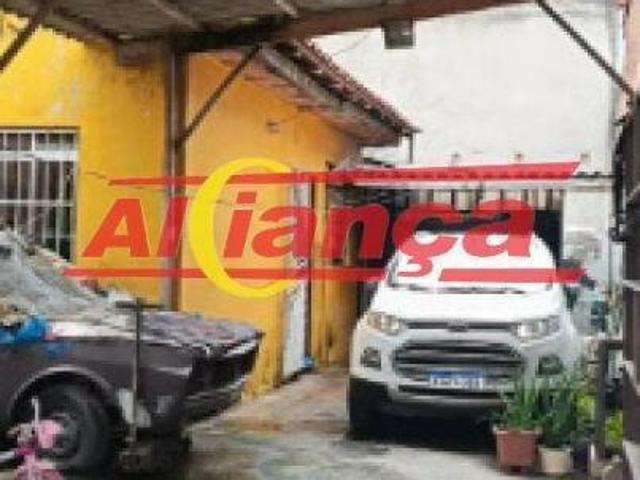 Terreno de 127 m² com casa alugada e escritura
