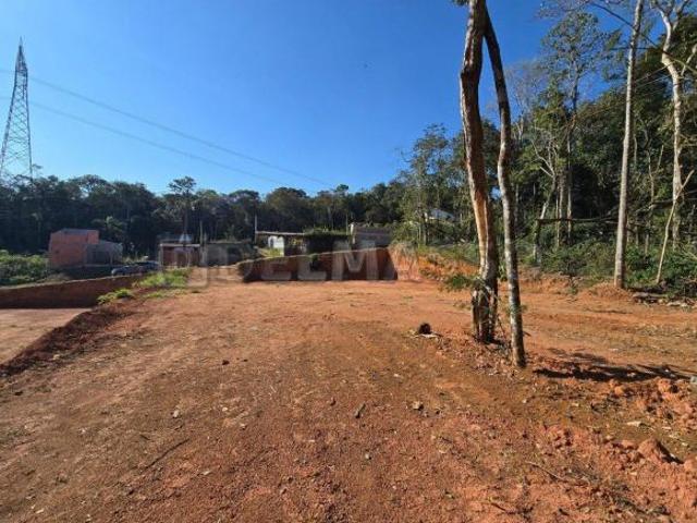 Terreno de 1.000 m² em condomínio!