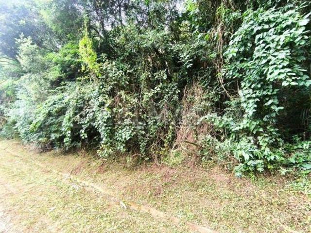 Terreno de 1.000² em condomínio fechado antes do centro!