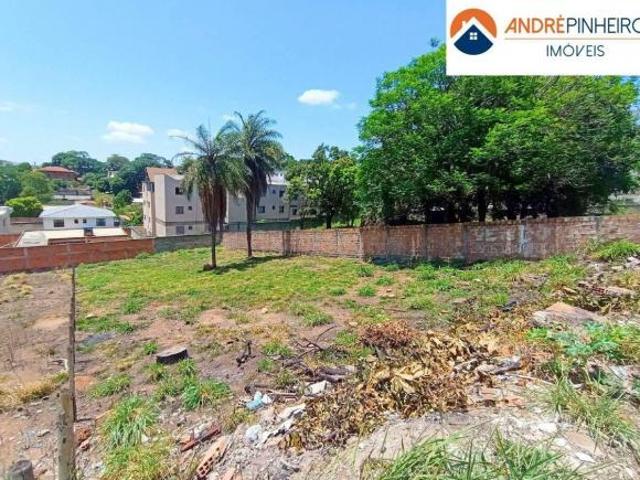 Terreno de 1.000m² com excelente topografia no Bairro Braúnas/Trevo!