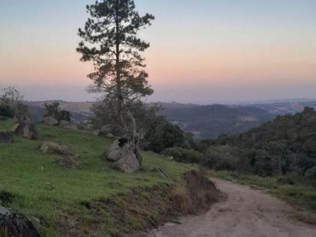 Terreno de 1.000m² com vista para o vale por R$ 110 mil à vista ou entrada de R$ 39 mil