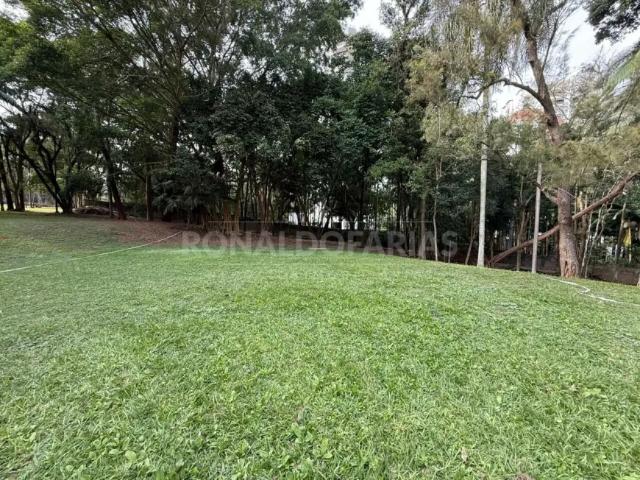 Terreno de 1.050 m² no Condomínio Chácara Santa Helena: 1051 m² alto padrão