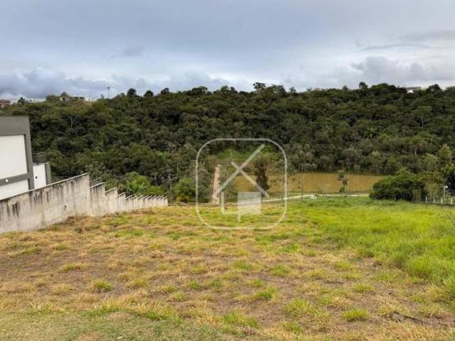 Terreno de 1.070m² à Venda no Condomínio Lago Dourado Jacareí/SP!