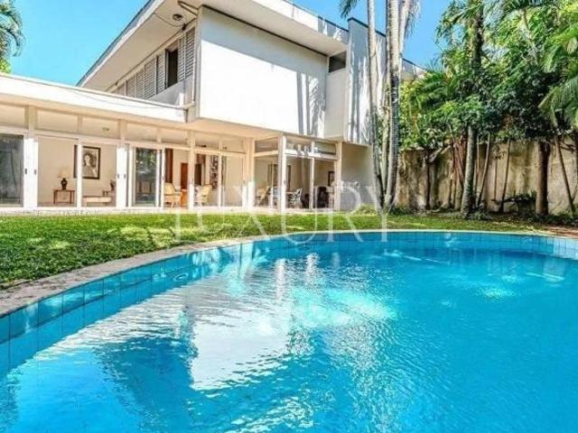 Terreno de 1.120 m² no Jardim Europa. Casa parta atualização, 5 suítes à venda no bairro Jardim Euro