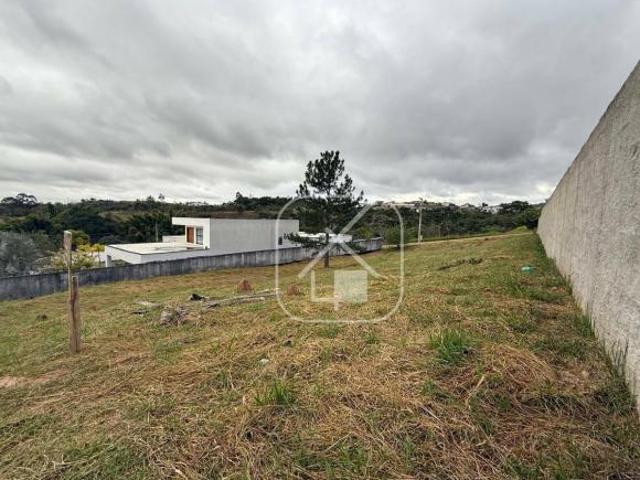 Terreno de 1.204m² à Venda no Condomínio Lago Dourado Jacareí/SP!