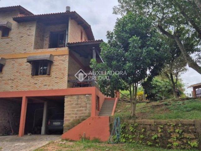 Terreno de 1.242,79m² com duas casas integradas de tijolo á vista
