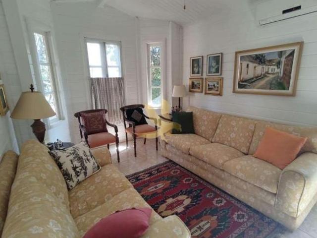 Terreno de 1.356 m² com 2 Casas em Madeira e Alvenaria à Venda no Village Campin