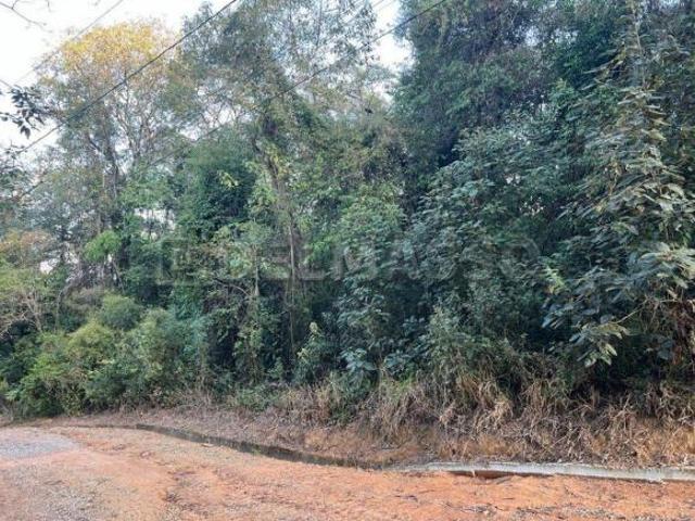 Terreno de 1.770 m² em condomínio!