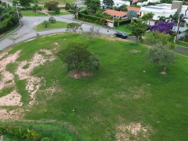 Terreno de 2400 m² à venda em City Castello