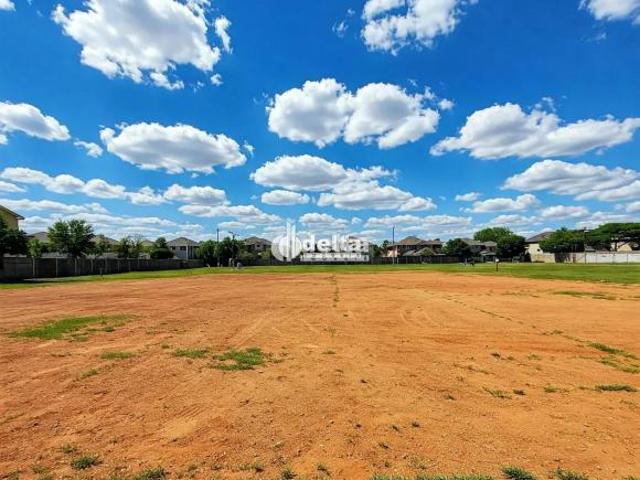 Terreno de 250 m² disponível para venda no bairro Jardim Holanda em Uberlândia MG