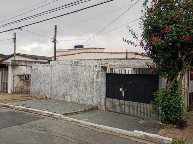 Terreno de 250m² com duas casas – excelente custo benefício