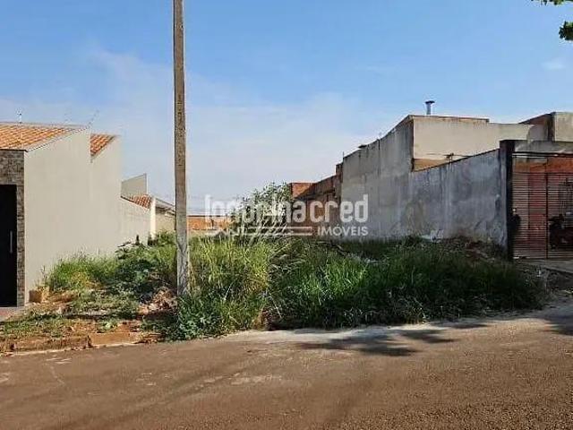 Terreno de 250m² no Jardim Padovani, plano e bem localizado, ideal para moradia ou investimento, pró