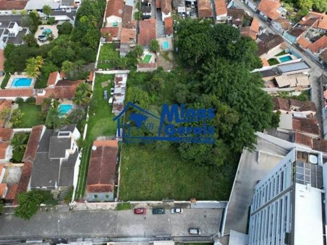 TERRENO DE 2795 m² NO CENTRO DE LORENA! IDEAL PARA CONSTRUIR PRÉDIO! PRÓXIMO DE TUDO, ÁREA CENTRAL