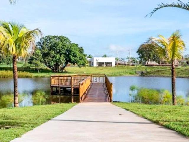 Terreno de 299 m² á venda no Condominio Parqville Quaresmeira na Rodovia dos Romeiros Trindade G
