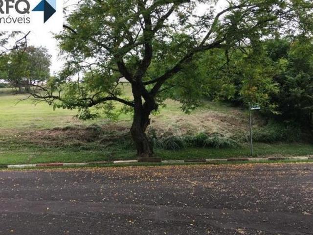 Terreno de 2150 m2 com muita área verde no Condomínio City Castelo !