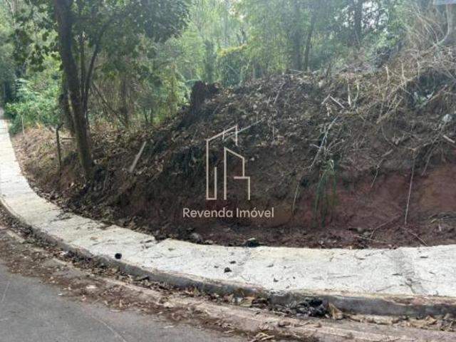 Terreno de 2.200 m² na Chácara dos Refúgios em Cotia SP, ideal para construção r