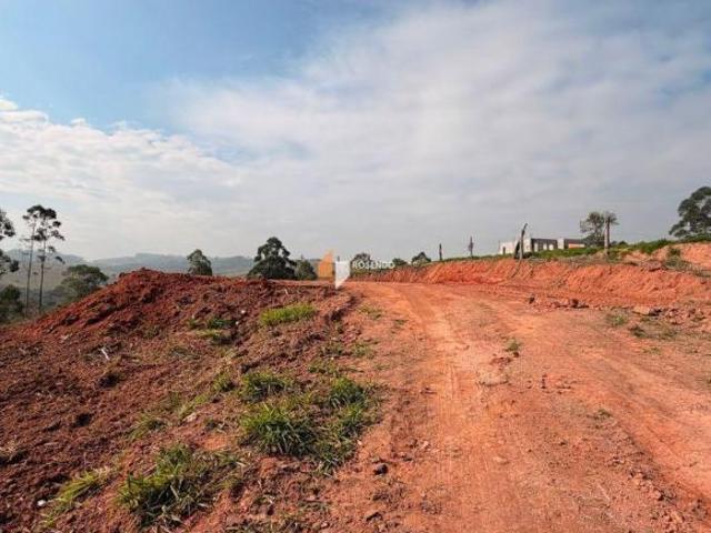 Terreno de 2.500 m² com Vista para as Montanhas em Salesópolis