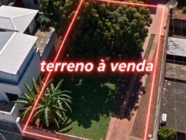 Terreno de 360 m² à venda próximo ao centro