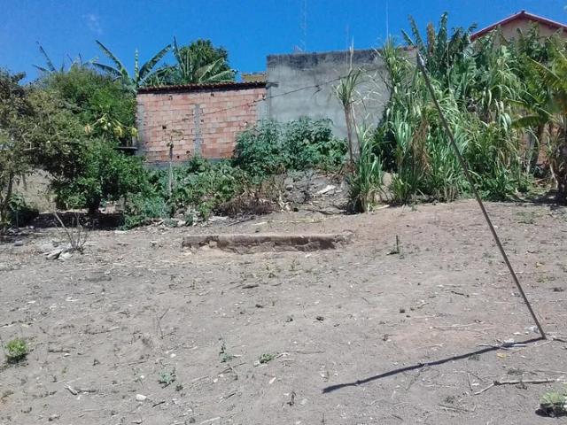 Terreno de 360 metros quadrados no bairro Rosaneves