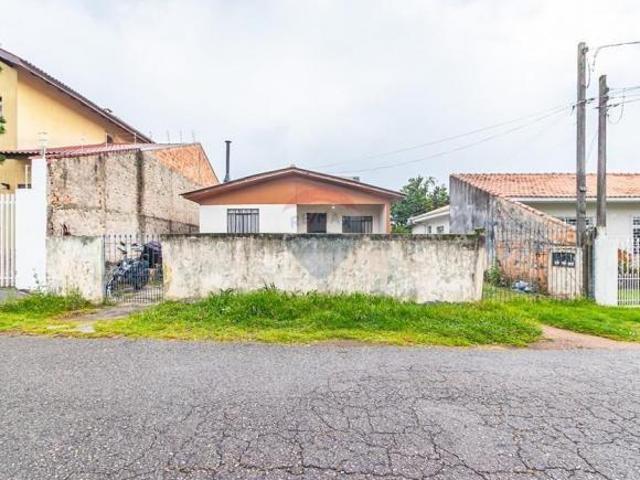 Terreno de 384m2 com 3 casas próximo da Francisco Derosso em Curitiba