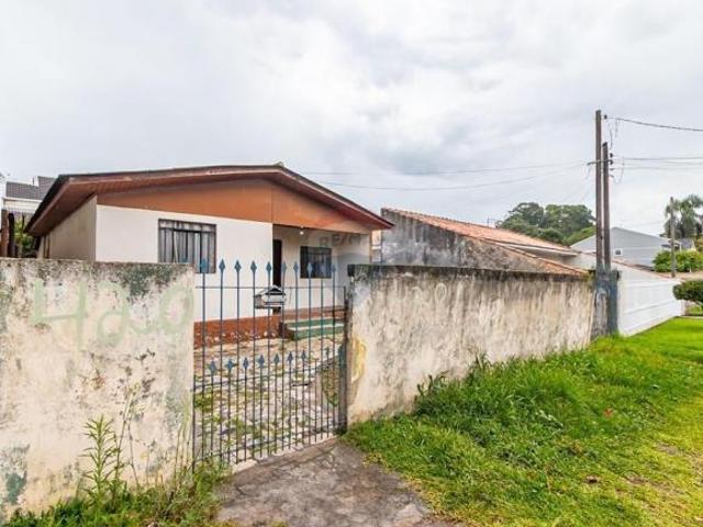 Terreno de 384m2 com 3 casas próximo da Francisco Derosso em Curitiba