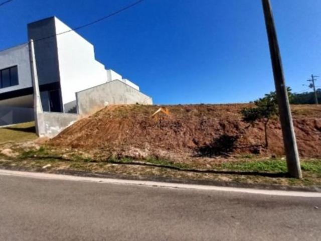 Terreno de 300,00 m² em condomínio no Jardim Celeste Jundiaí SP: sua oportunidade de construir o l