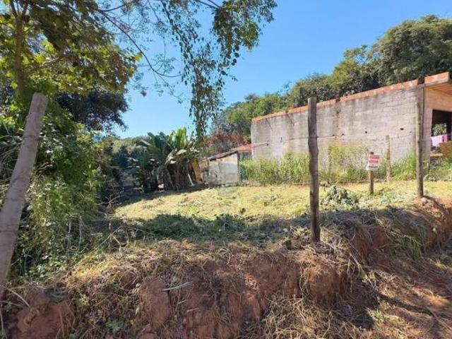 Terreno de 300 m² bem localizado com preço excelente