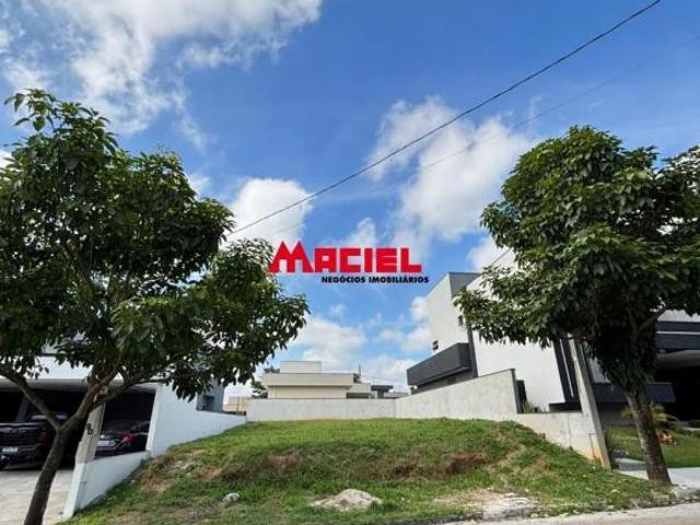 Terreno de 300m² Plano e Privilegiado no Condomínio Terras do Vale Caçapava