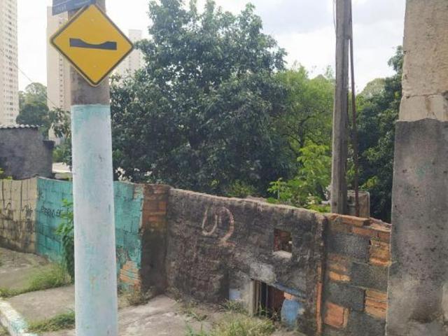 Terreno de 311 m2 murado a venda em Vila Primavera