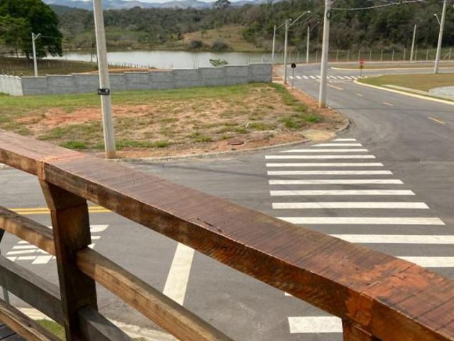 Terreno de 326m² no Condomínio Fechado Borda do Lago em