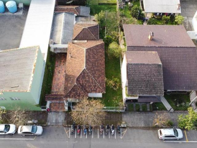 Terreno de 450m² à Venda no Centro