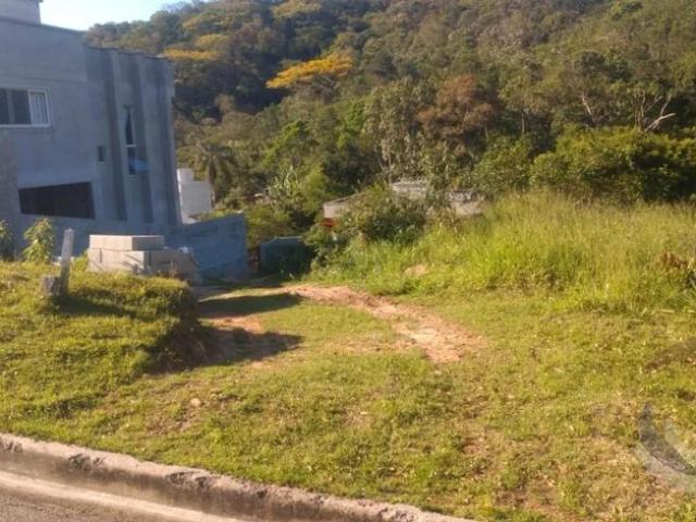 Terreno de 450m² no bairro Rocado