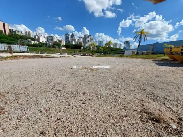 Terreno de 4570 m² no bairro Campolim