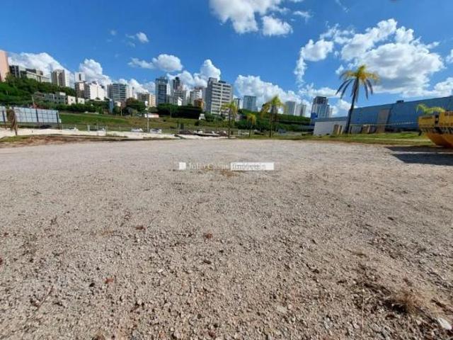 Terreno de 4570 m² no bairro Campolim
