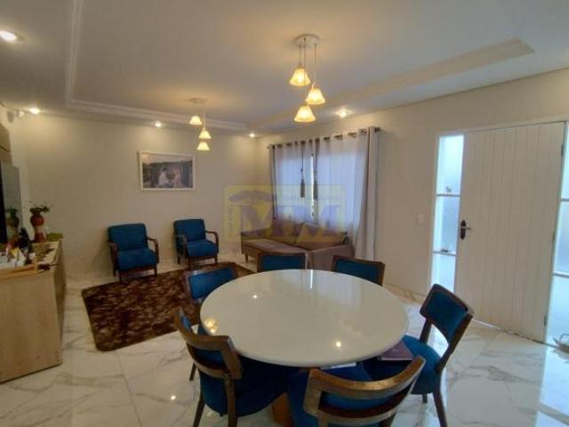 Terreno de 497 m² com 3 edificações e excelente potencial para moradia, comércio