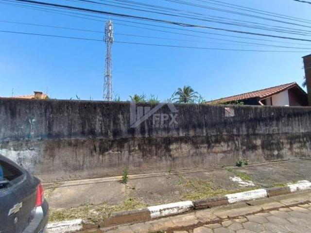 Terreno de 495m² com escritura em Itanhaém