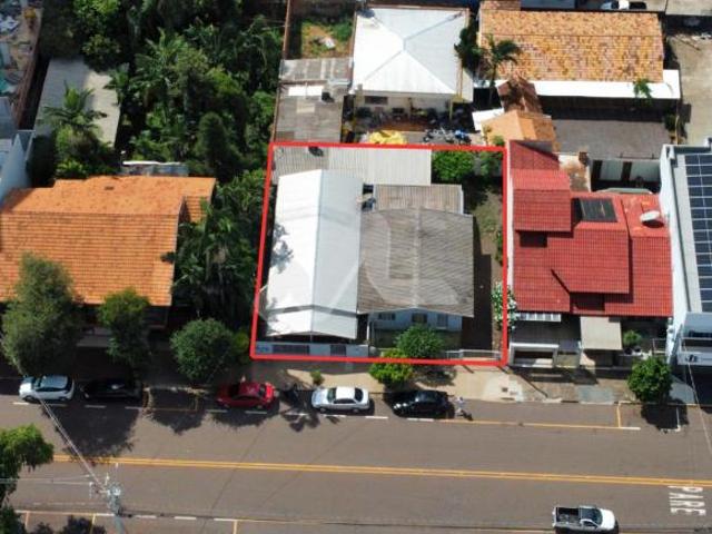 Terreno de 400 m para venda na Vila Industrial, 20x20 m, contendo duas casas de alvenaria