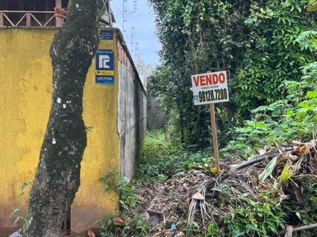Terreno de 400 metros, sendo 10m2 de frente e 40m2 de fundo. Fica a 5 quadras da praia de Boraceia