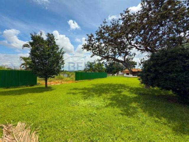 Terreno de 406,5 m² em Condomínio Fechado à Venda na SHA Conjunto 4 Arniqueira