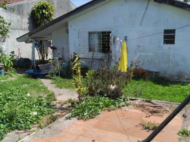 Terreno de 429 metros quadrados à venda na Rua Tibagi, Cohapar, próximo à Colônia dos Fiscais, casa